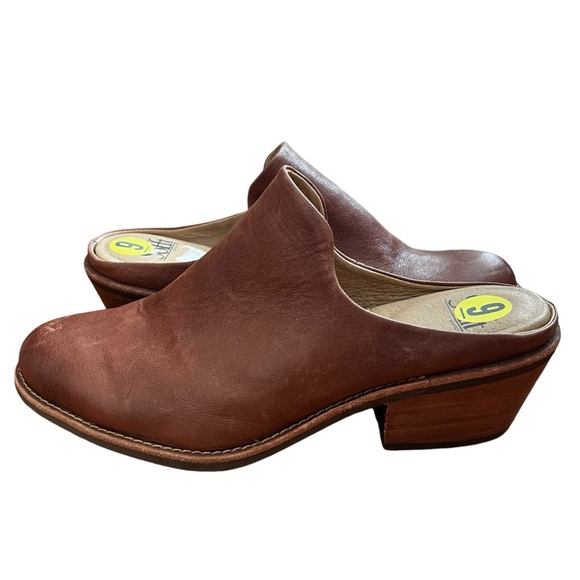 Sofft | Shoes | Sofft Ameera Clog Mules Womens 9m Heels Leather Casual ...